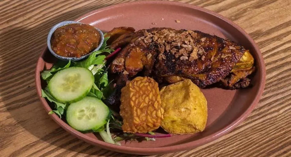 Ayam Penyet Ria Logo